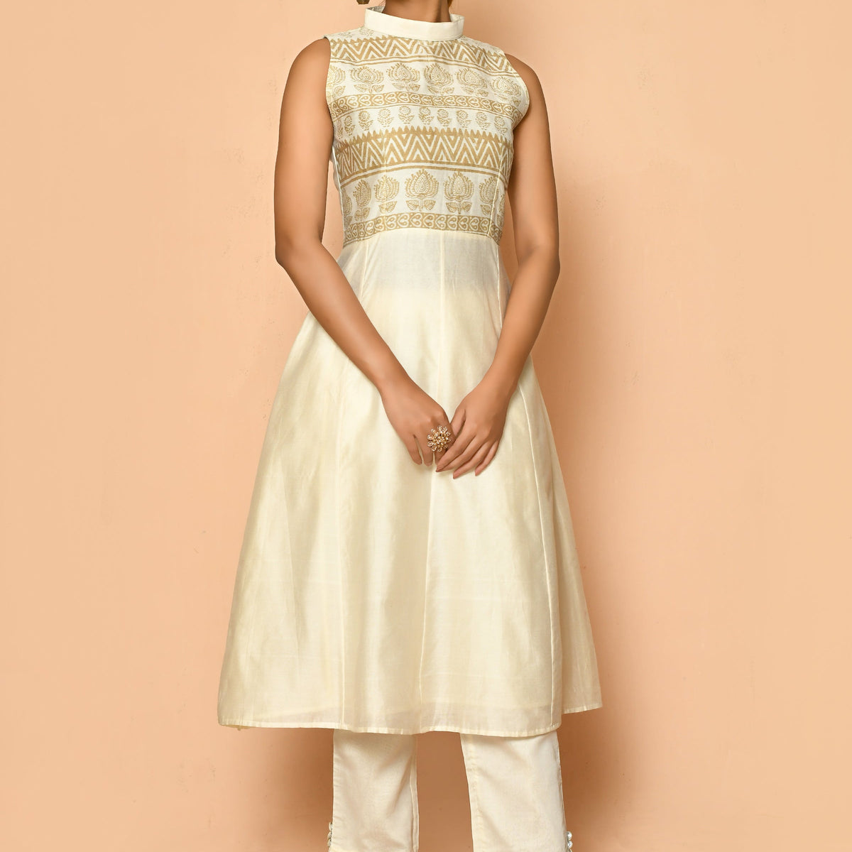 Ayoola halter neck handloom maheshwari silk kurta set – Emusa Sustainable